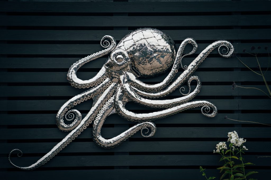Octopus wall-mounted - Michael Turner sculpture and artwork